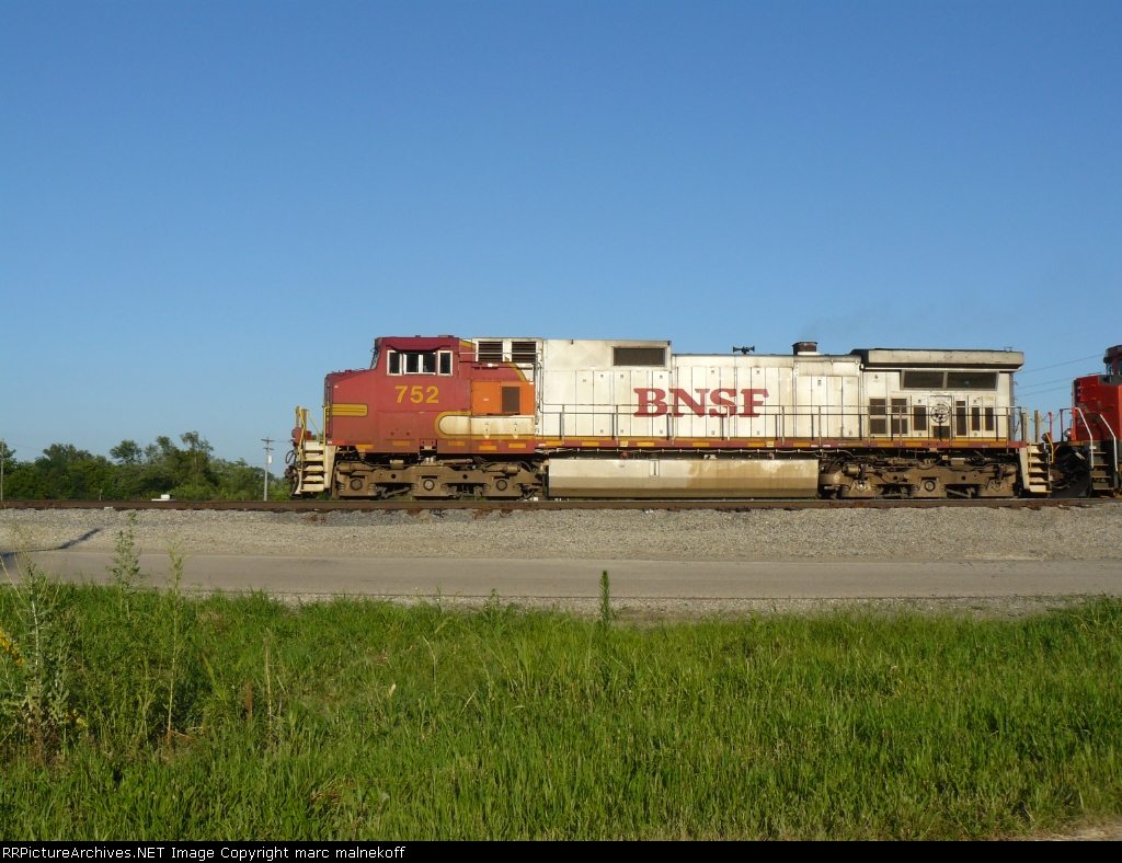 BNSF 752